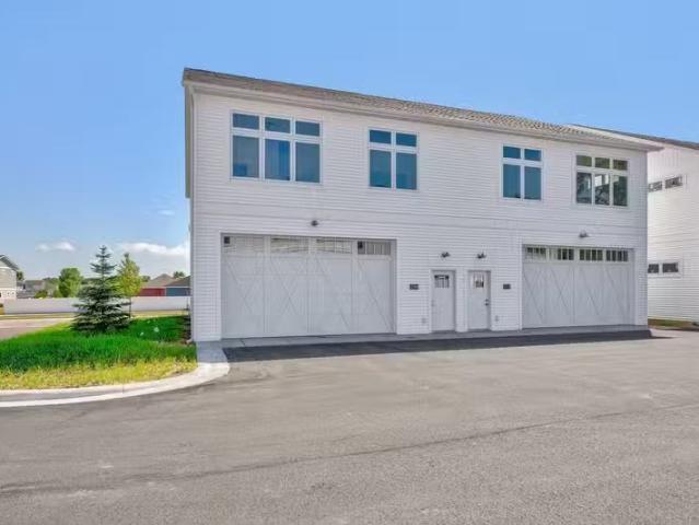 Townhome in Upper North Mankato Short term lease available.