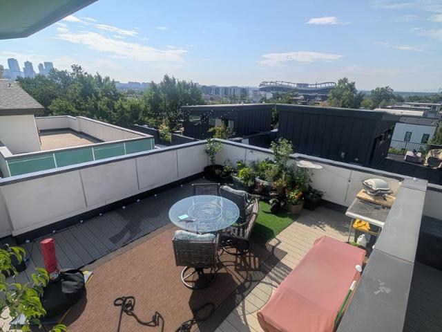 Townhome in Highlands/Jeff Park