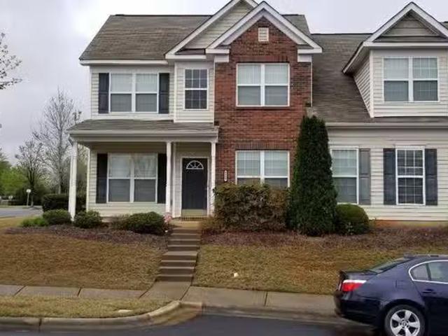 Townhome located minutes from UNCC Campus! 9903 Porta Ferry Dr