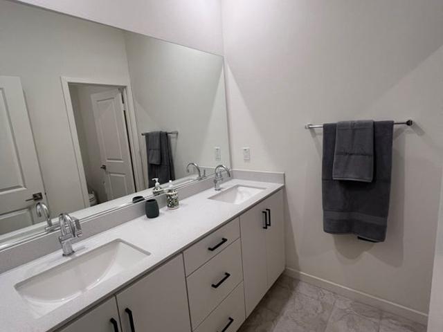 Townhome Room for Rent with Amenities