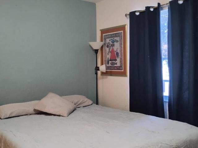 Townhome Room $1300 full bath en suite