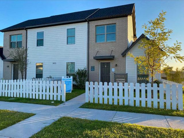 Townhomes at Bluebonnet Trail 3 Bedroom Apartment for Rent at 168 Verbena Dr, Waxahachie, TX 75165