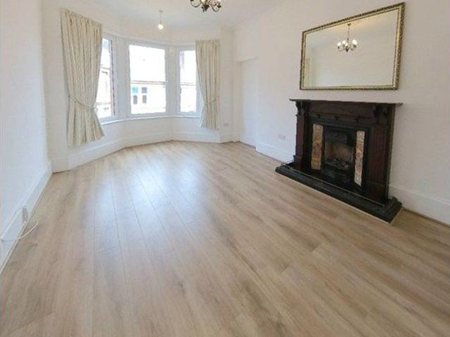 Townhead Terrace, Paisley PA1, 2 bed flat to rent, £850 pcm | PrimeLocation