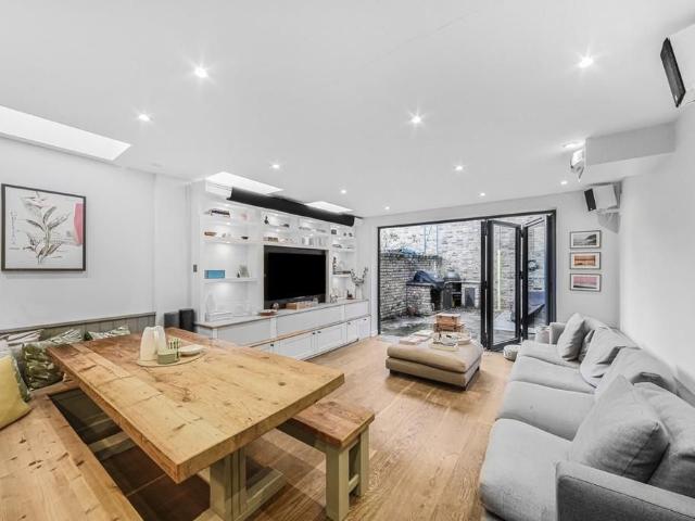 Townmead Road, London SW6, 2 bed flat to rent, £3,000 pcm | PrimeLocation