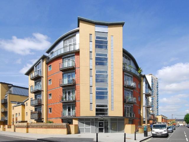 Townmead Road, Sands End, London SW6, 2 bed flat to rent, £3,467 pcm | PrimeLocation