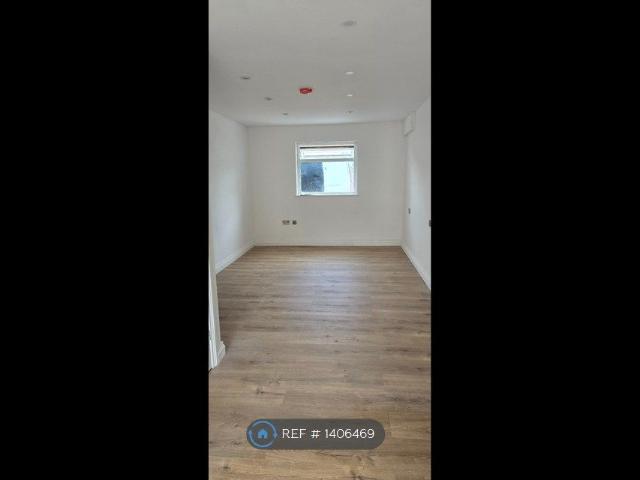 Townsend Way, Northwood HA6, Studio to rent, £1,100 pcm | PrimeLocation