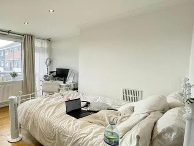 Townsend House, Strathnairn Street, London, SE1 5LN, United Kingdom | 3 bed apartment for rent #122311553 | Rentberry