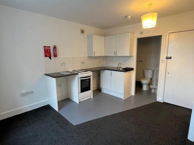 Townsend Lane, Liverpool Small studio available