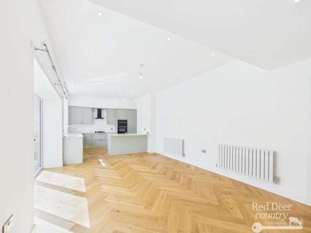Townsend Road, Minehead Luxury Two bedroom Apartment Situated On The Ground Floor, TA24