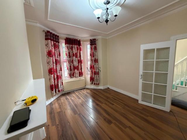 Townsend Road, Southall, UB1 4 bed house to rent £2,300 pcm £531 pw