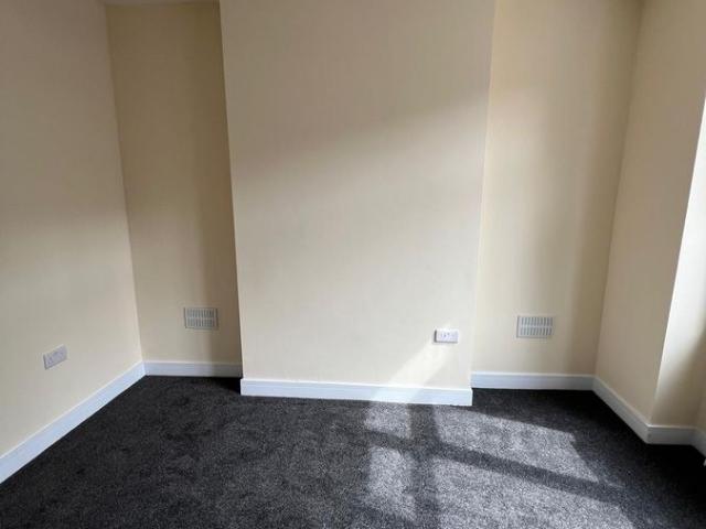 Townsend Road, Southall UB1, 2 bed flat to rent, £2,000 pcm | PrimeLocation