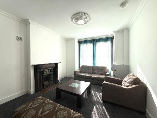 Townsend Road, Southall 5 bed end of terrace house to rent £3,400 pcm £785 pw