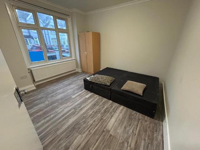 Townsend Road, Southall 6 bed terraced house to rent £4,300 pcm £992 pw