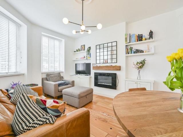 Townshend Court, NW8, St John's Wood. 3 bed flat to rent £3,727 pcm £860 pw