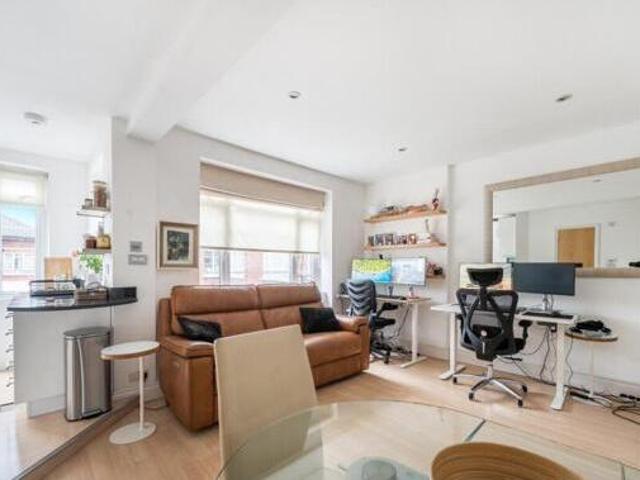 Townshend Road, London, 2 Bedroom Flat
