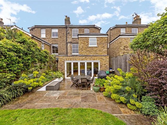 Townshend Road, Richmond, Surrey, TW9 4 bed semi detached house to rent £5,750 pcm £1,327 pw