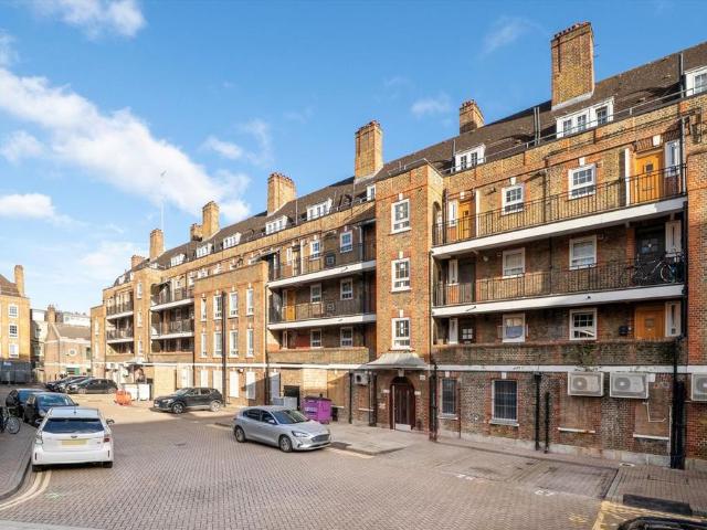Toynbee Street, London E1 3 bed flat to rent £3,200 pcm £738 pw
