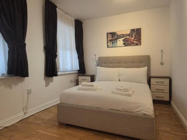 Toynbee Street, London E1 2 bed flat to rent £2,350 pcm £542 pw