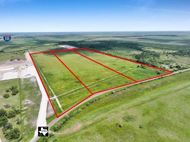 Tr, Anahuac, TX 77514