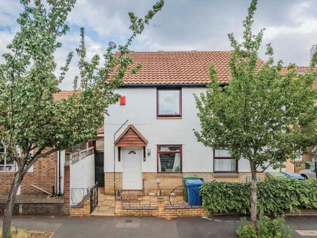Trothy Road, London SE1 2 bed semi detached house to rent £2,100 pcm £485 pw