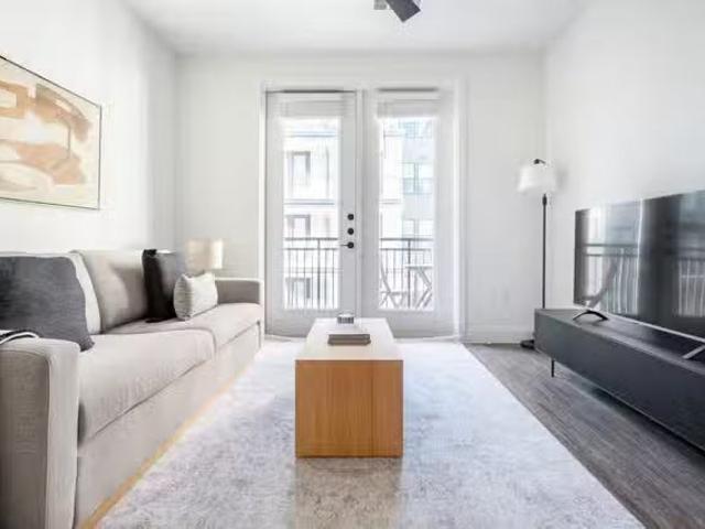 Troubadour, 3403 Harmon Ave, Hanbird 1 Bedroom 1 Bath