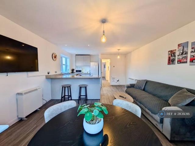 Troutbeck Close, Slough, SL2 1 bed flat to rent £1,800 pcm £415 pw