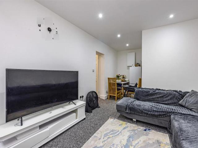 Trowell Road, Nottingham NG8, 1 bed maisonette to rent, £800 pcm | PrimeLocation