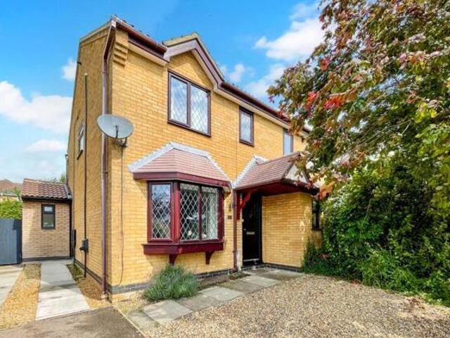 Troon Gardens, Luton, 3 Bedroom Semi detached