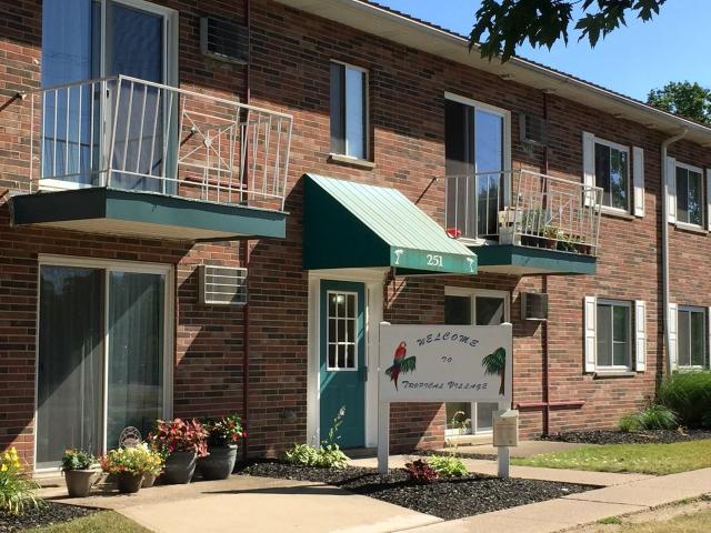 Tropical Village 1 Bedroom Apartment for Rent at 251 W Walnut Ave, Painesville, OH 44077