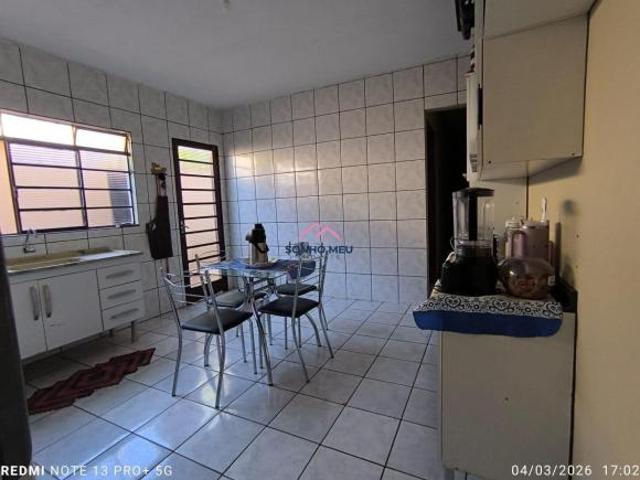 Trata se casa geminada, casa 1: sala, cozinha,3 dormitorios, uma suíte, 2 vagas coberta, casa 2: sal