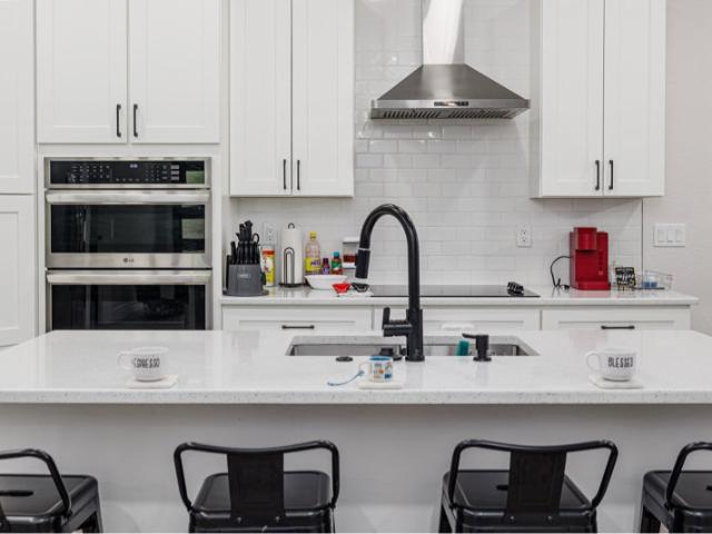 Travelers | Work_Friendly | Modern APT Room| Barto