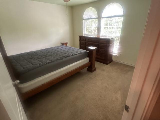 Travelling Working looking for roommates