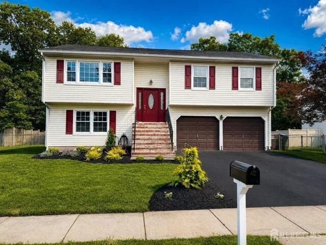 Traci Ln, Edison, Home For Sale