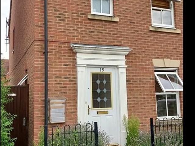 Tracy Avenue, Langley, SL3 3 bed end of terrace house to rent £1,900 pcm £438 pw