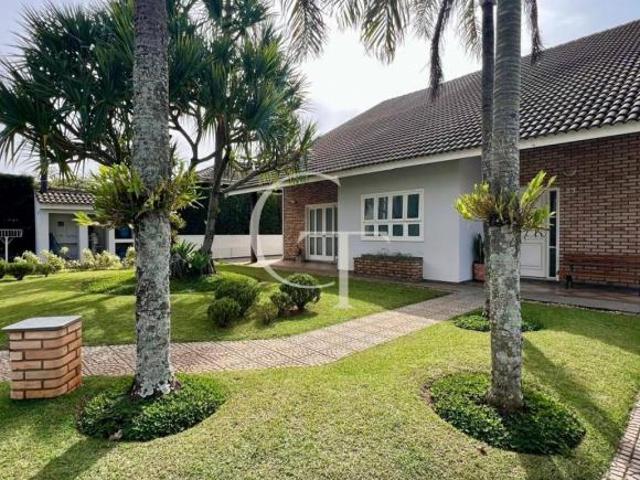 Tradição e aconchego Casa à Venda no Condomínio Campos Santo Antônio