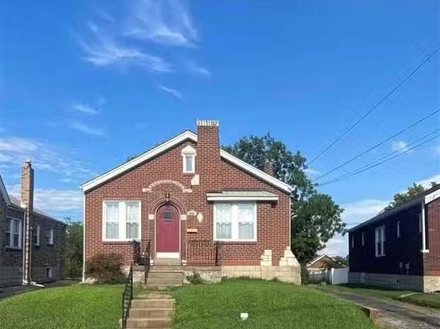 Traditional, Bungalow / Cottage, Residential St Louis, MO 9.