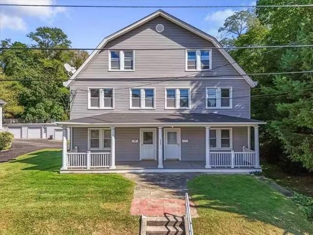 Traditional, Duplex Buchanan, NY 3245 Albany Post Rd #B
