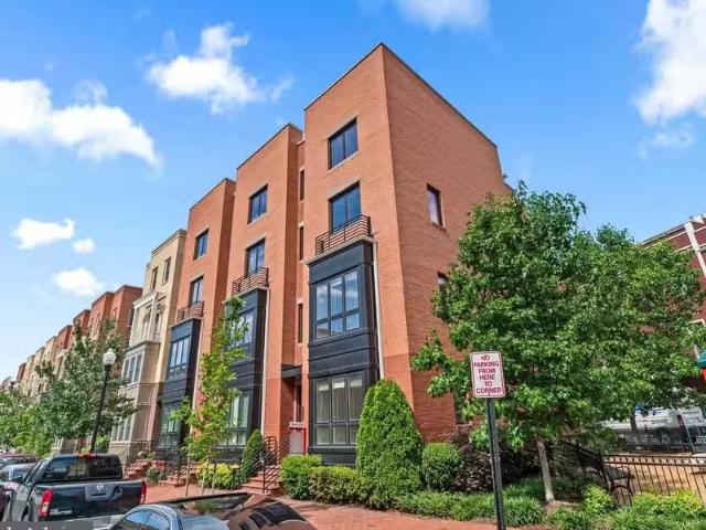 Traditional, End Of Row/Townhouse ALEXANDRIA, VA 1815 Main.