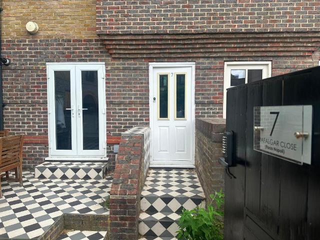 Trafalgar Close, London, SE16 7RL 2 bed house to rent £2,799 pcm £646 pw