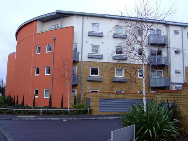 Trafalgar Gardens Three Bridges RH10 2 bed apartment to rent £1,495 pcm £345 pw