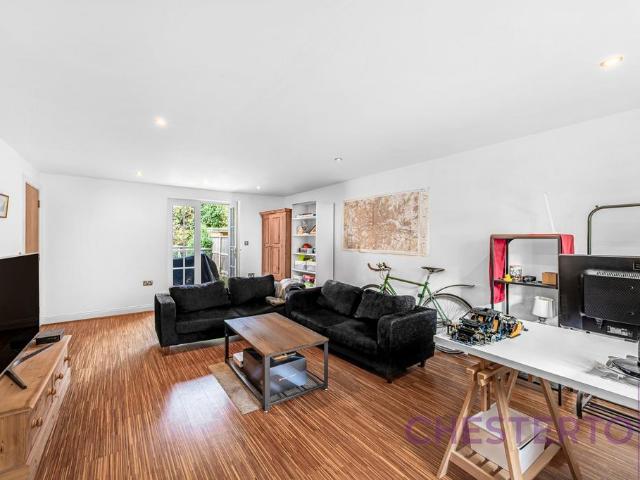 Trafalgar Grove, London, SE10 4 bed terraced house to rent £4,400 pcm £1,015 pw