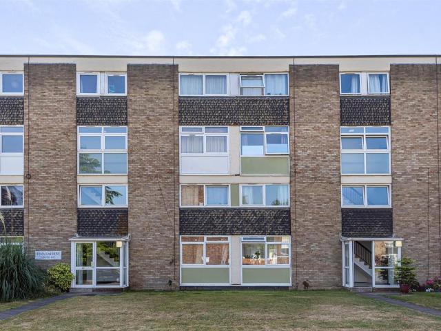 Trafalgar Drive, Walton On Thames 3 bed apartment to rent £1,575 pcm £363 pw