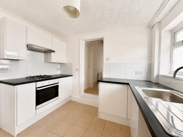 Trafalgar Street, Gillingham, ME7 1 bed flat to rent £1,050 pcm £242 pw