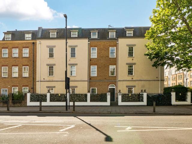Trafalgar Road London SE10 2 bed flat to rent £2,350 pcm £542 pw