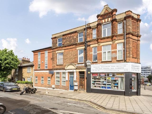 Trafalgar Road London SE10 3 bed terraced house to rent £2,750 pcm £635 pw