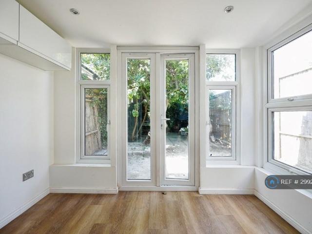 Trafalgar Road, London, SE10 3 bed terraced house to rent £2,950 pcm £681 pw