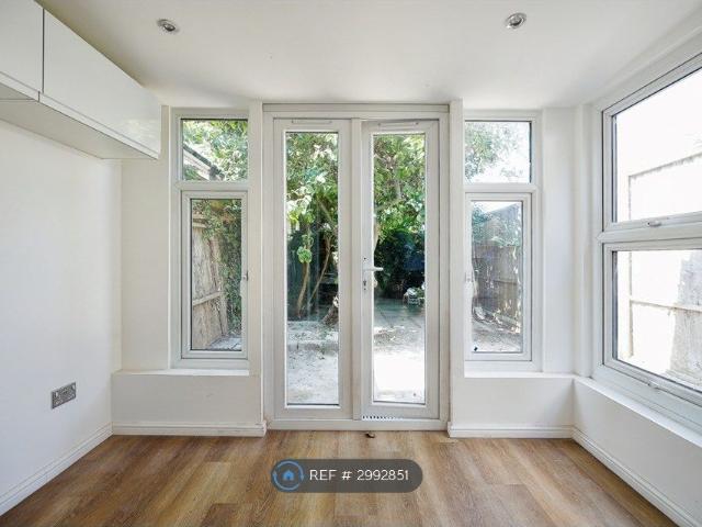 Trafalgar Road, London SE10, 3 bed terraced house to rent, £2,950 pcm | PrimeLocation
