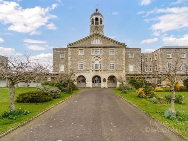 Trafalger Court, Craigie Drive, The Millfields, Plymouth, Devon PL1, 2 bed flat to rent, £1,195 pcm | PrimeLocation