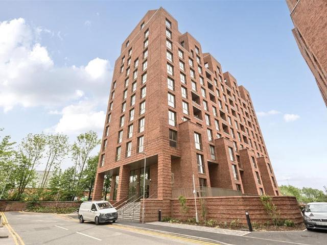 Trafford Garden, Botanical Avenue. 2 bed apartment to rent £1,600 pcm £369 pw