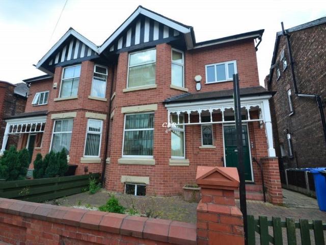 Warwick Road, Trafford, Manchester M16, 1 bed flat to rent, £850 pcm | PrimeLocation